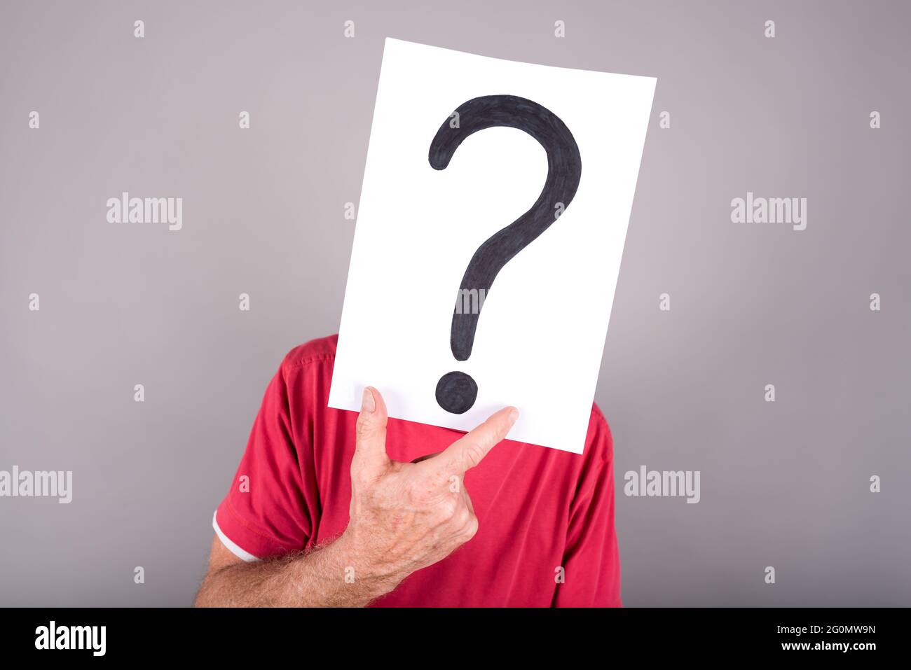 Question mark mystery questioning hi-res stock photography and images ...