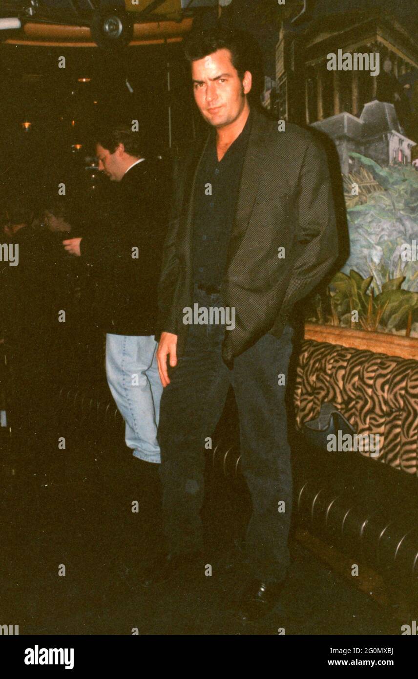 London, UK. LIBRARY. Charlie Sheen. Early 1990s. Ref:LMK11-SLIB310521 ...