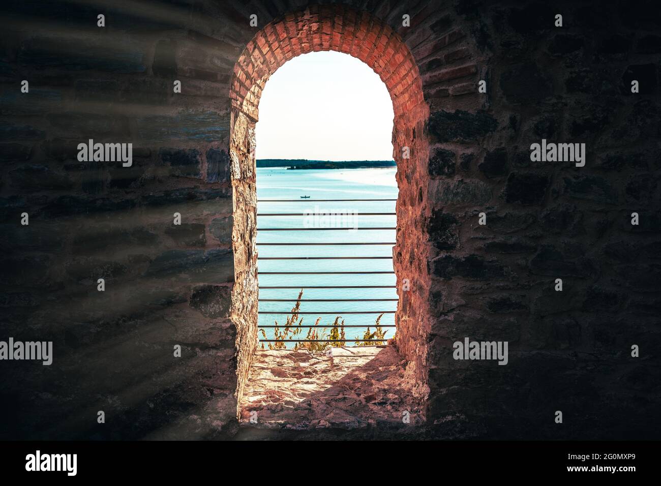 Light coming through stone hi-res stock photography and images - Alamy