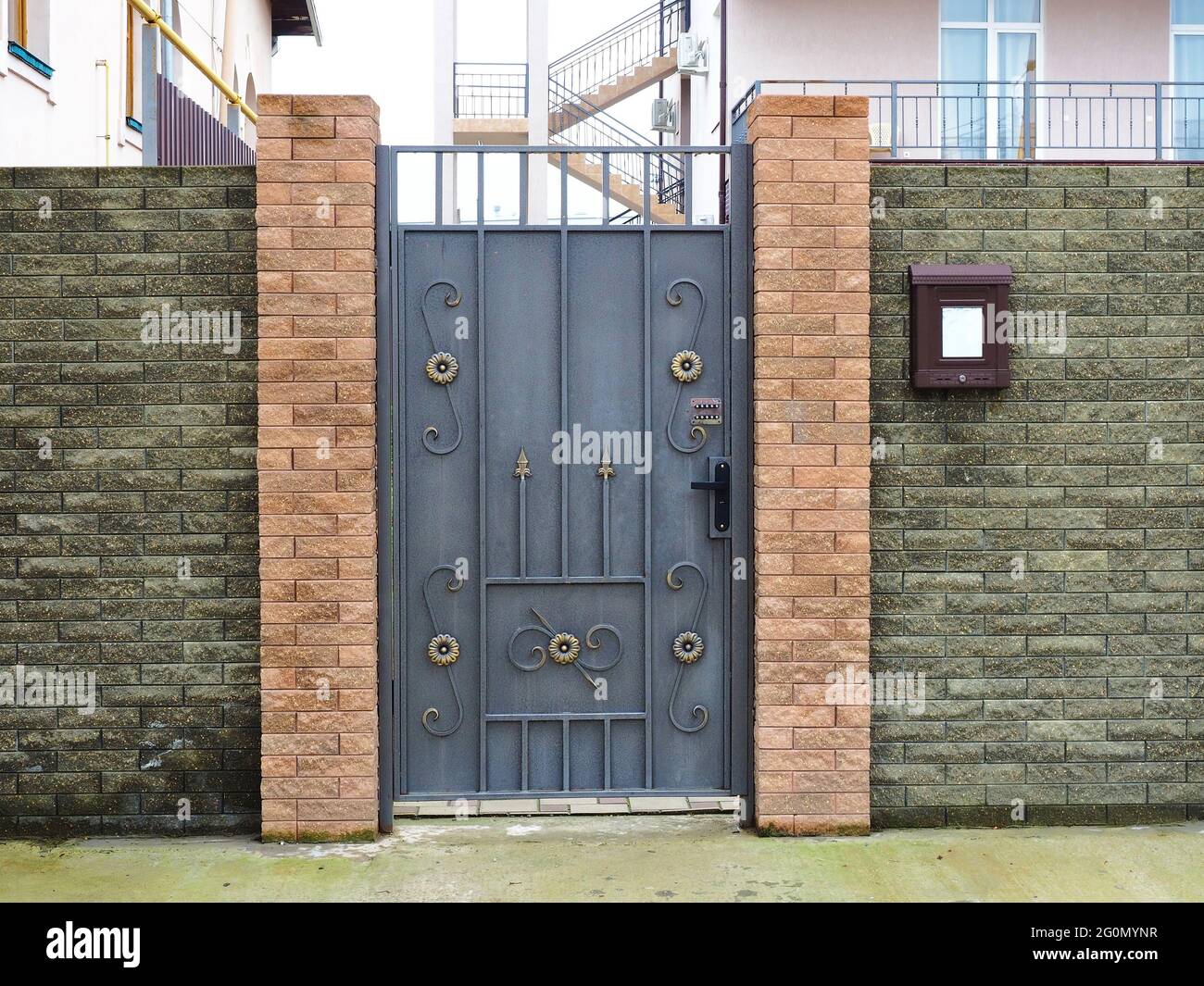 Forged fence mansion entrance hi-res stock photography and images - Alamy