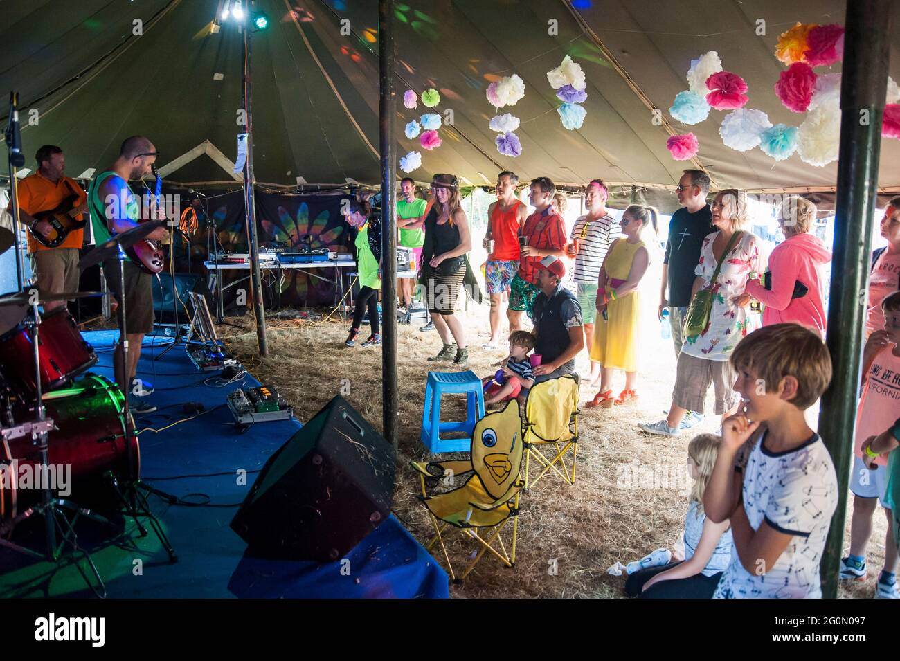 Comedy festival audience hi-res stock photography and images - Alamy