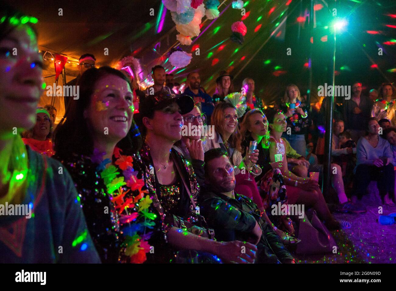 Music festival audience tents hi-res stock photography and images - Alamy