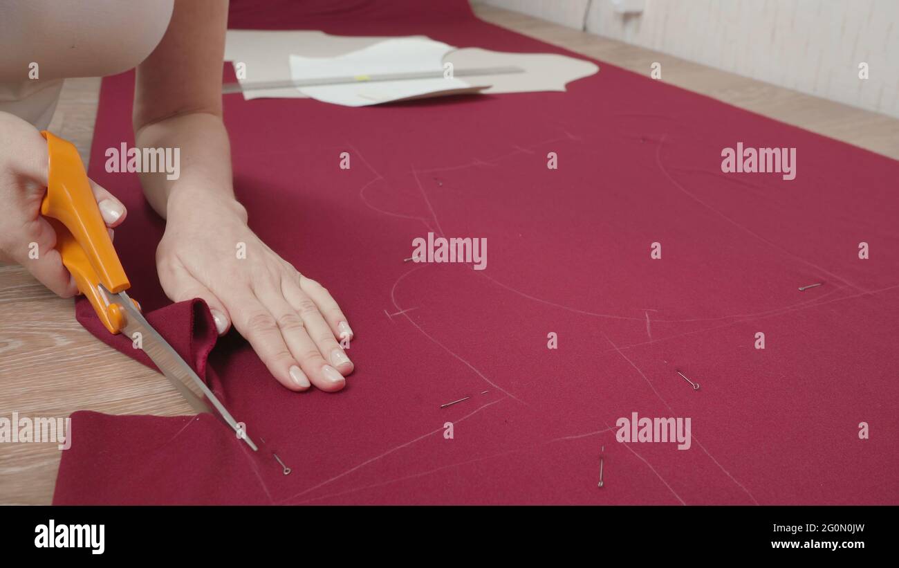 Woman cutting fabric hi-res stock photography and images - Alamy