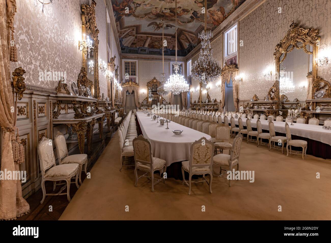 Luxurious castle hi-res stock photography and images - Alamy