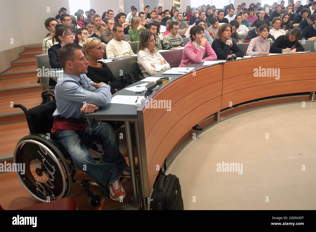 University students lecture italy hi-res stock photography and images ...