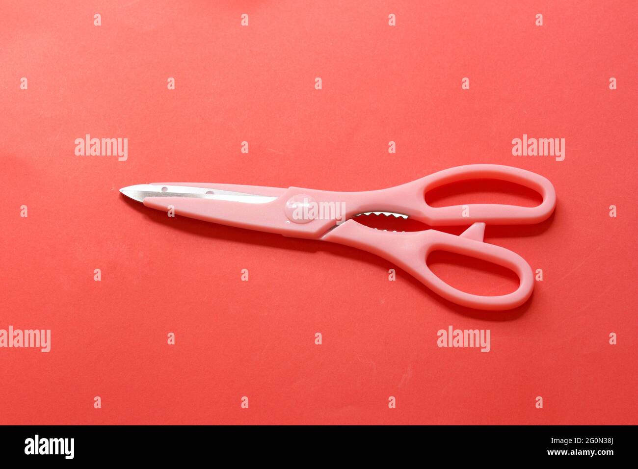 Pink paper scissors hi-res stock photography and images - Alamy