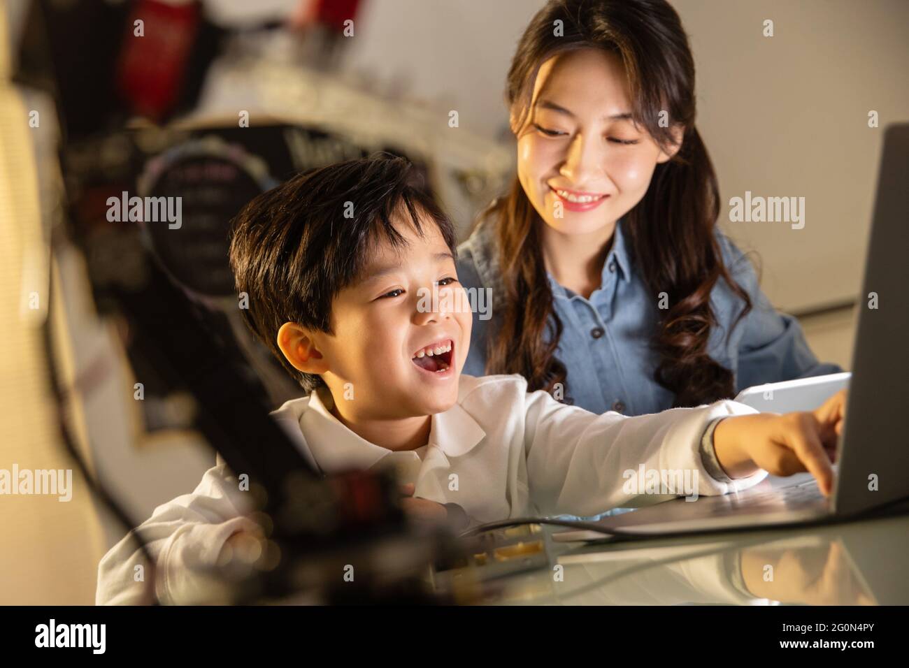 Robot programming language image hi-res stock photography and images ...