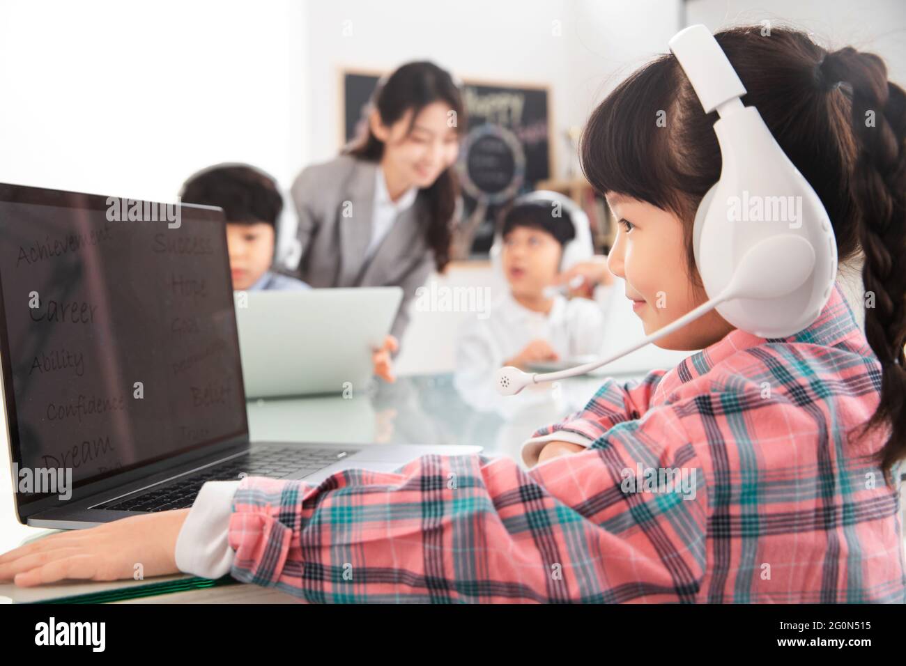 China classroom computer hi-res stock photography and images - Alamy