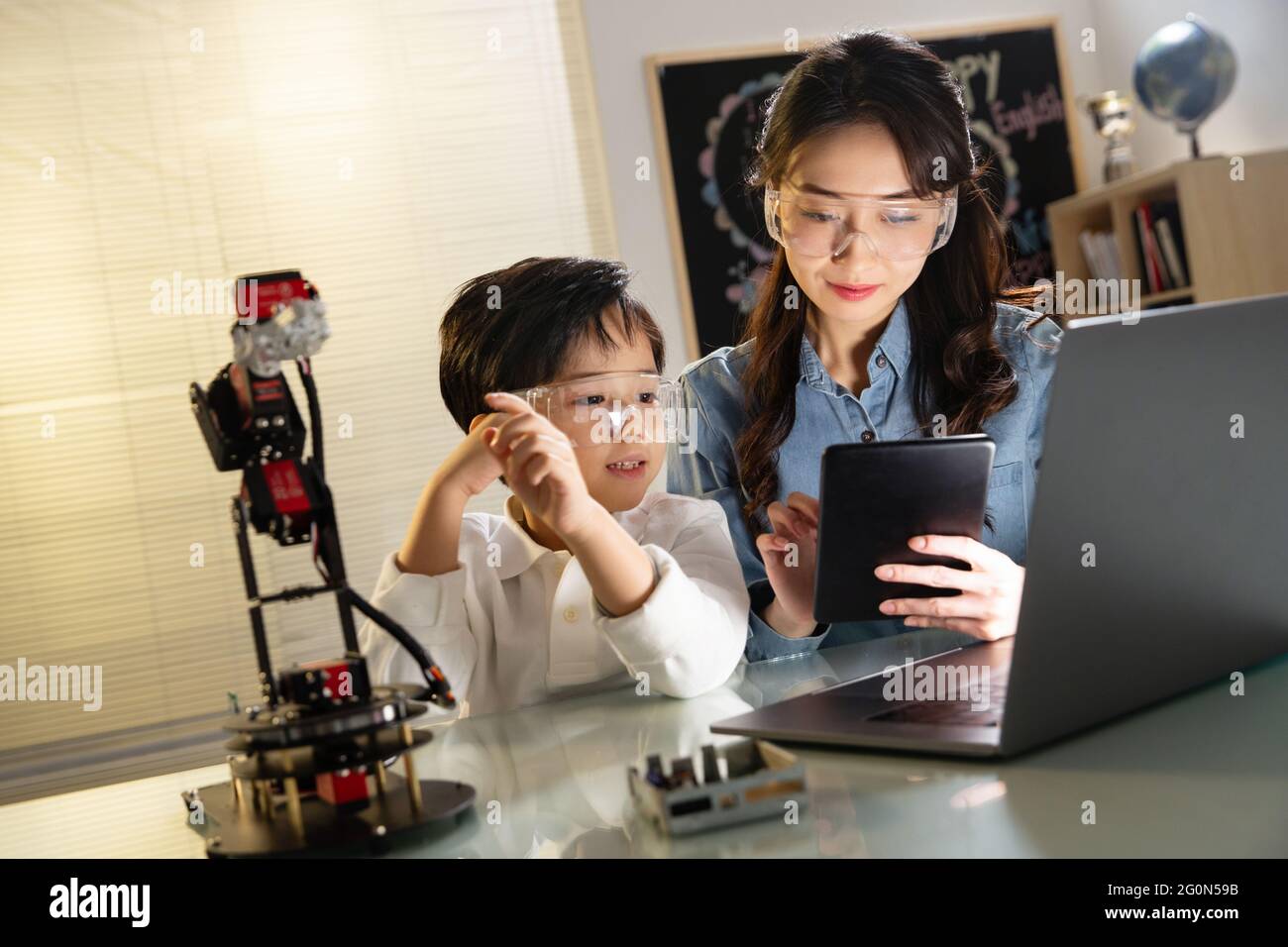 Robot programming language image hi-res stock photography and images ...