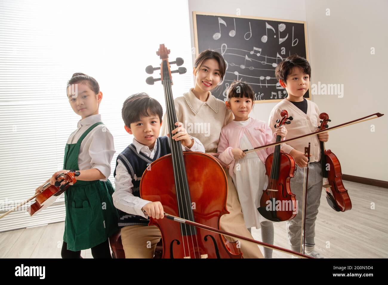 Teacher teaching violin blackboard hi-res stock photography and images ...