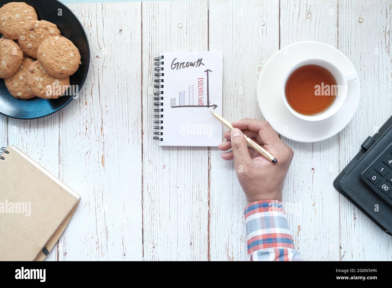 Hand written report man hi-res stock photography and images - Alamy