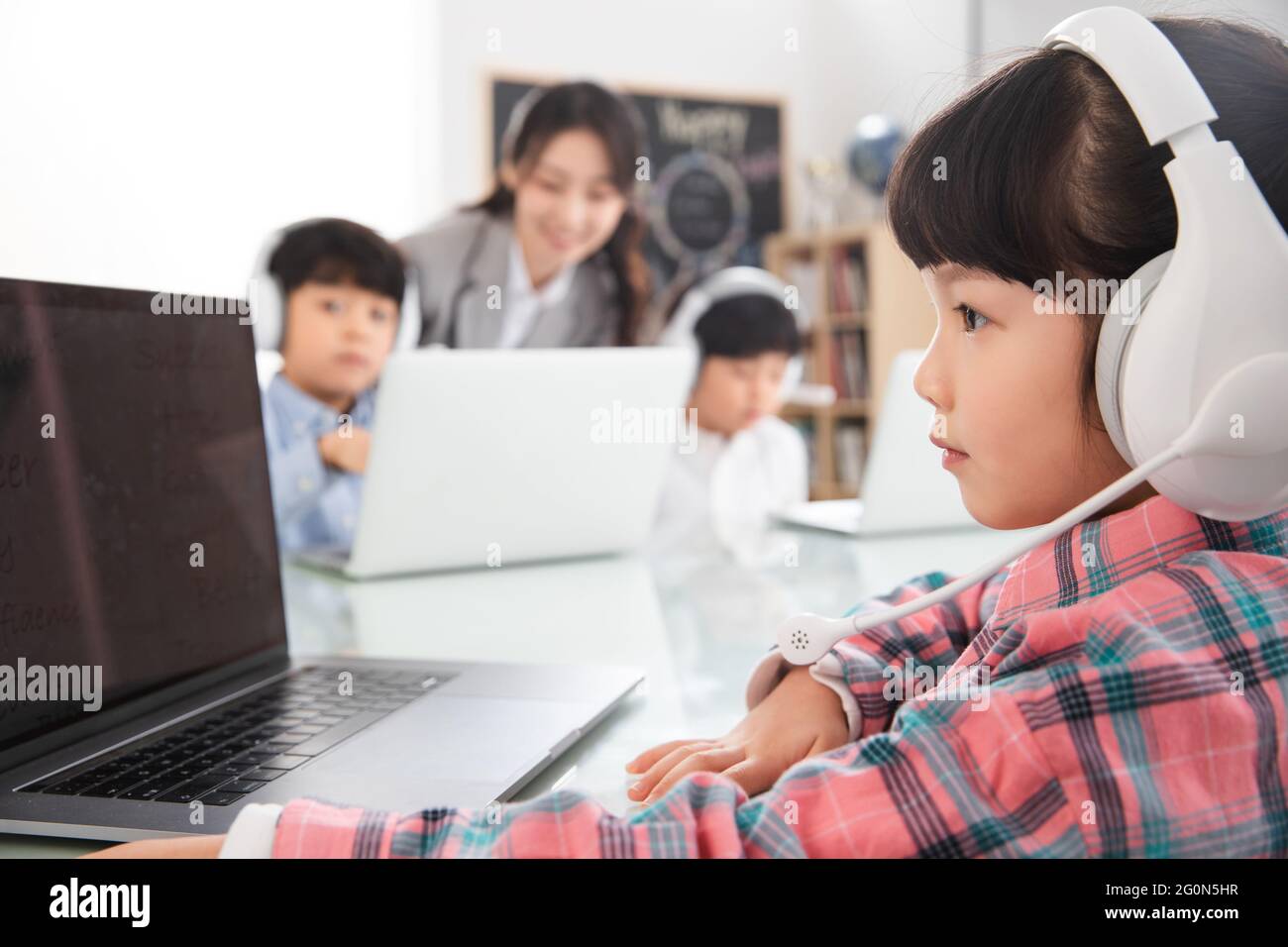 Education computer classroom hi-res stock photography and images - Alamy