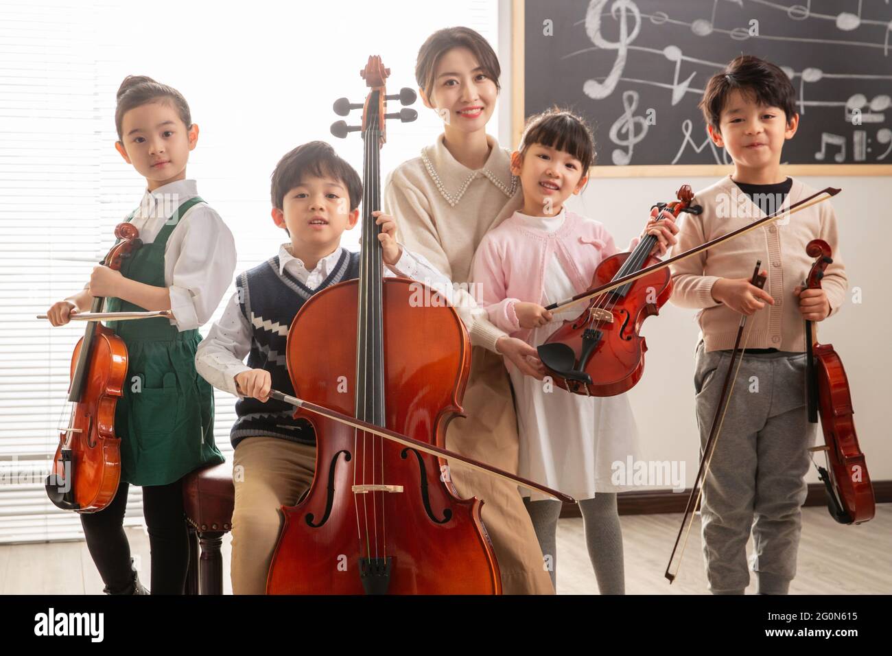 Happy children's music lessons Stock Photo - Alamy