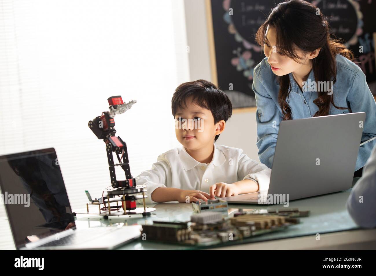 Robot programming language image hi-res stock photography and images ...