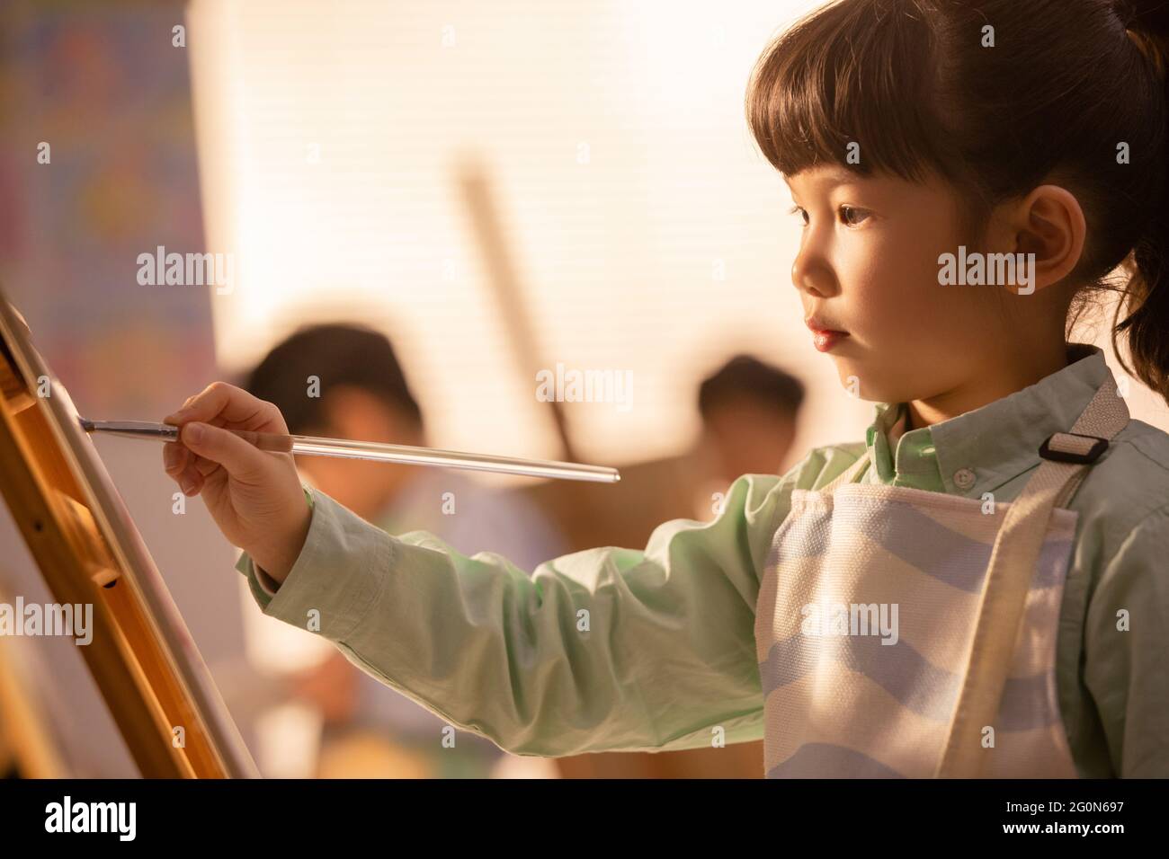 Easel paint preschool hi-res stock photography and images - Alamy