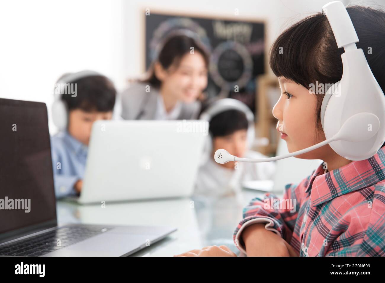 China computer classroom hi-res stock photography and images - Alamy