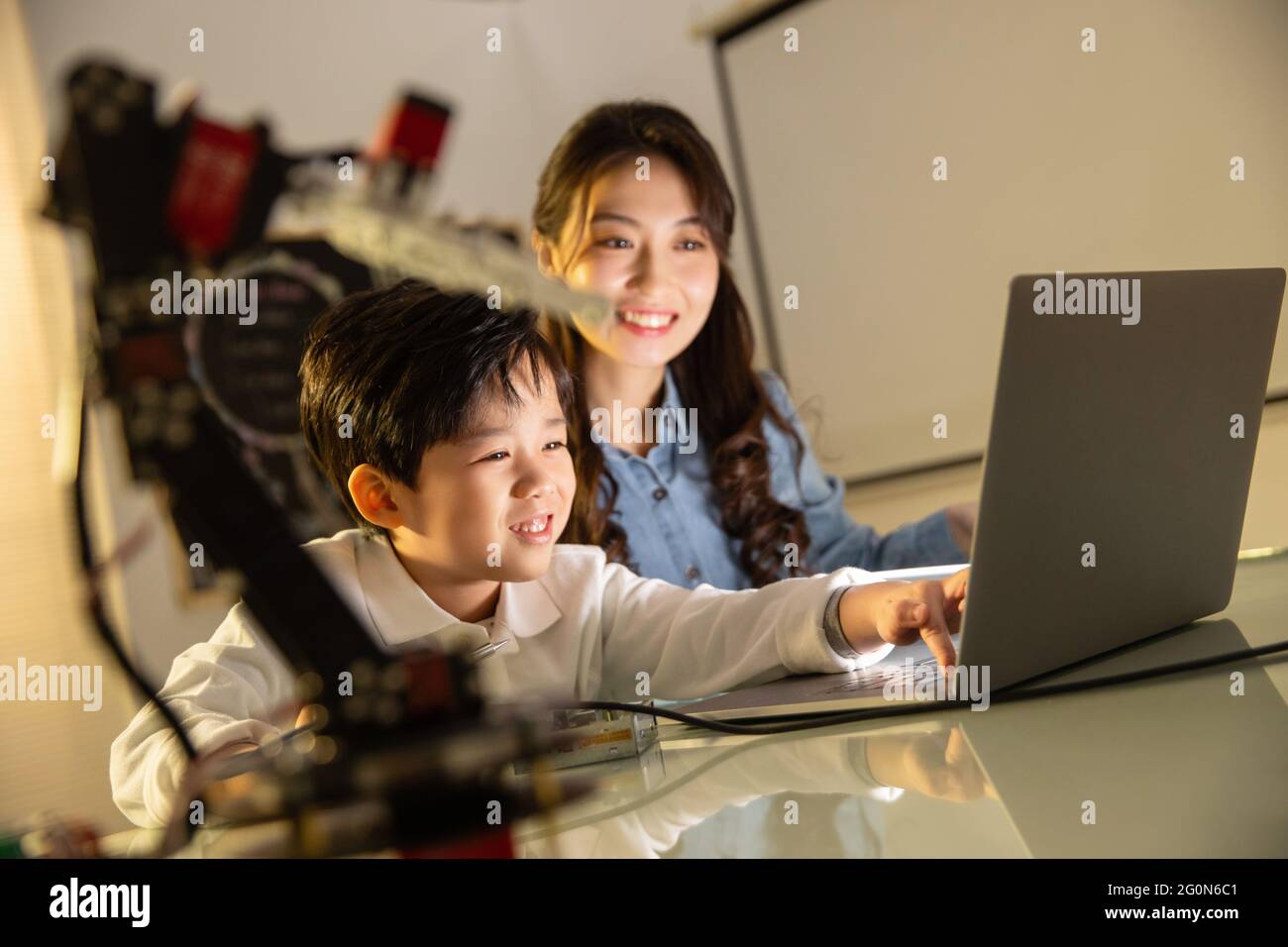 Robot programming language image hi-res stock photography and images ...