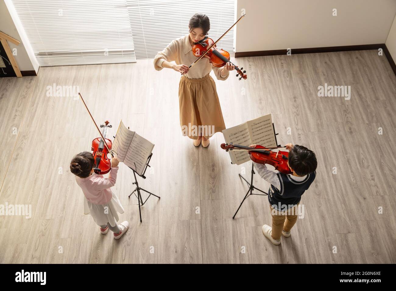 Child Violin Teach High Resolution Stock Photography and Images - Alamy