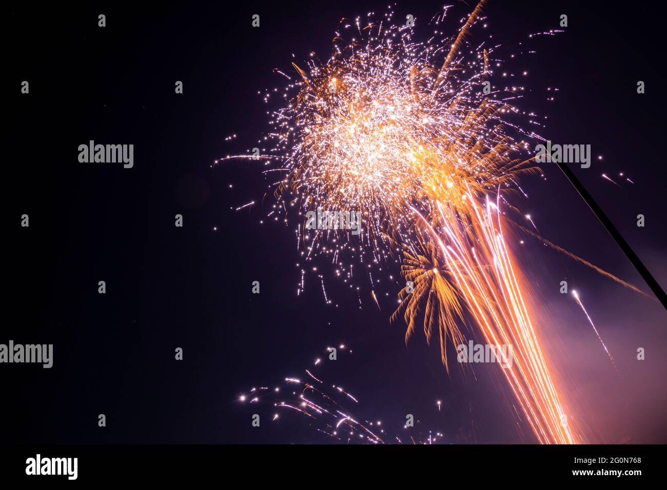 Brilliant fireworks hi-res stock photography and images - Alamy