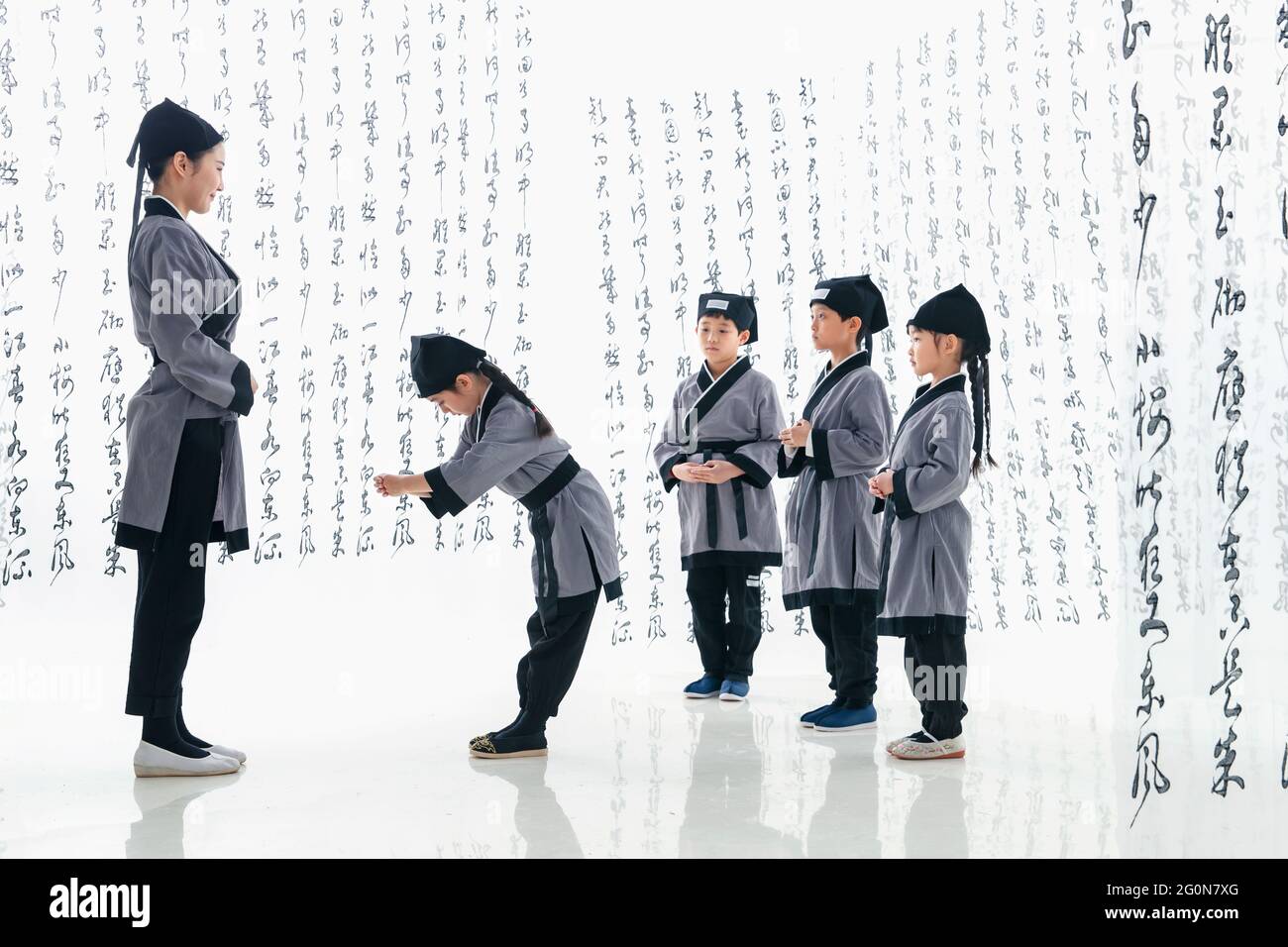 Chinese etiquette school hi-res stock photography and images - Alamy