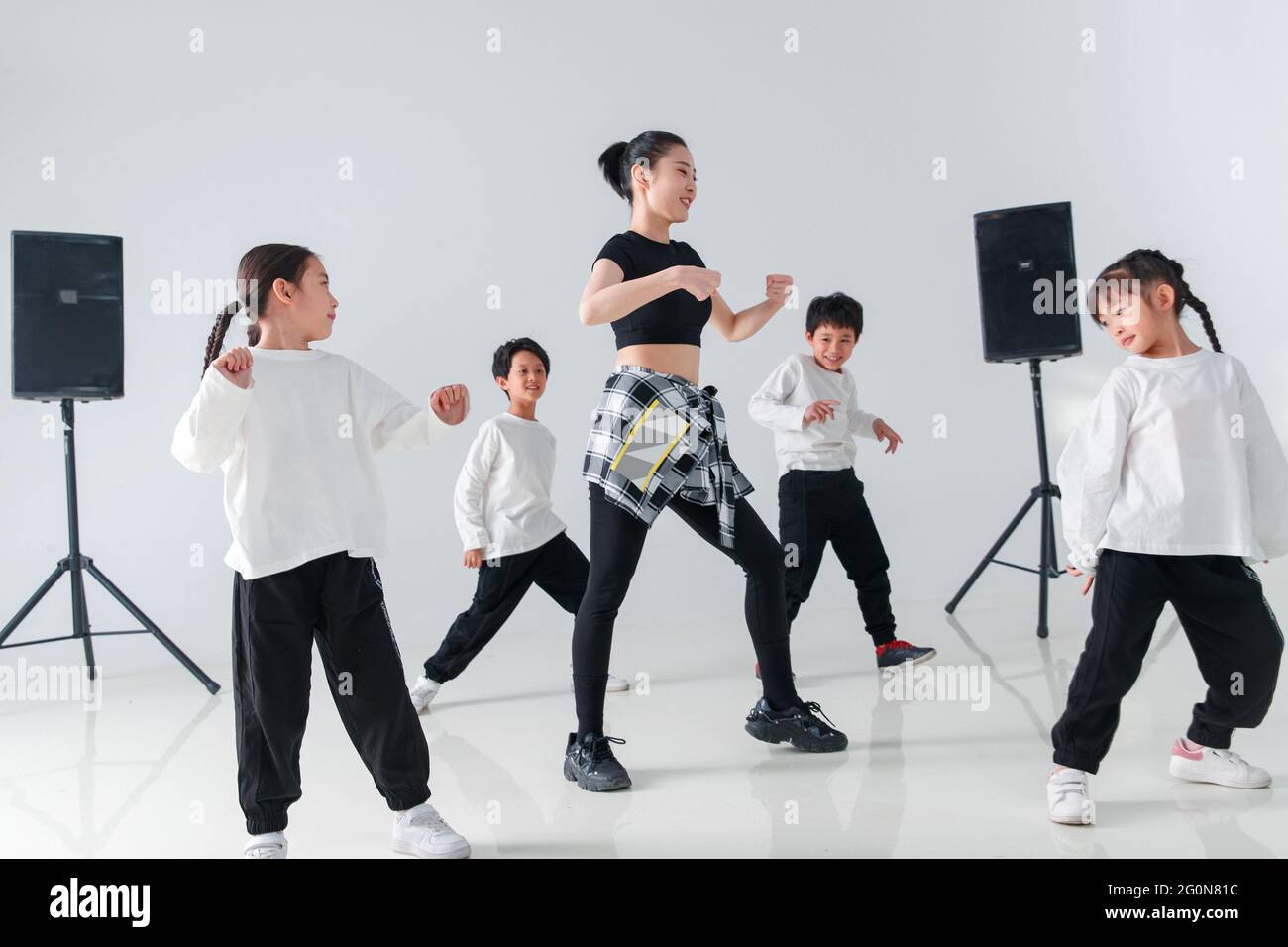 Children dancing classroom hi-res stock photography and images - Alamy