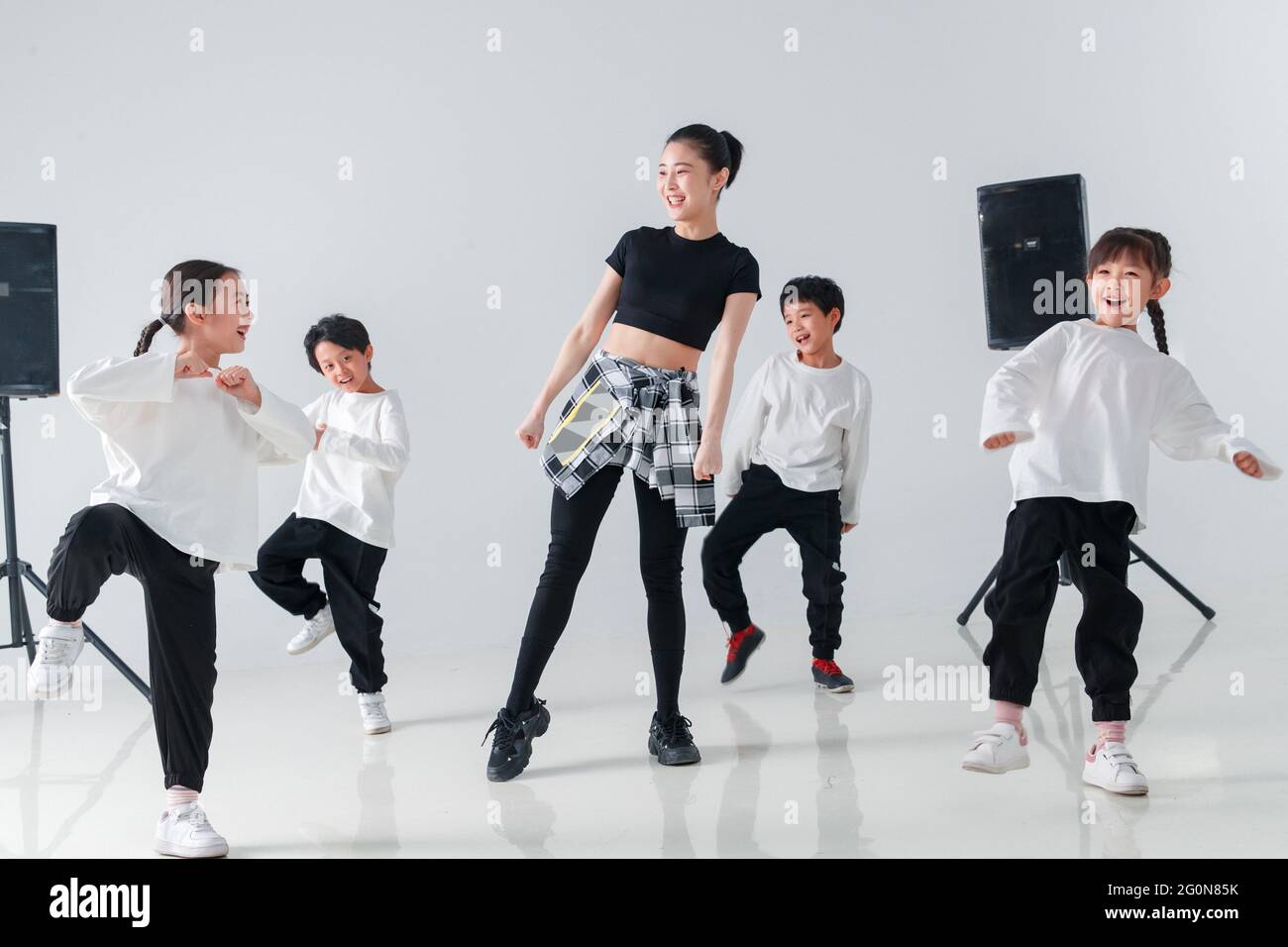 Youth dance teacher to teach the children learn how to dance Stock ...