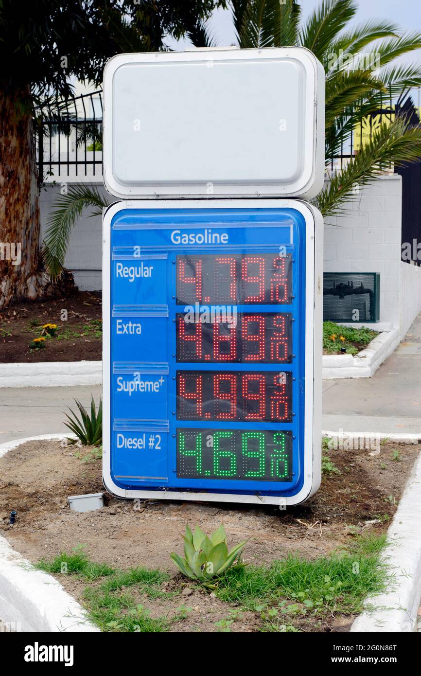 Digital fuel price sign hi-res stock photography and images - Alamy