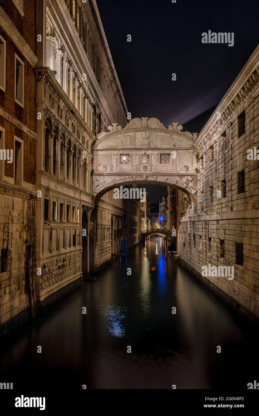 Ponte dei Sospiri, Bridge of Sighs, Venice Italy, historic architecture ...