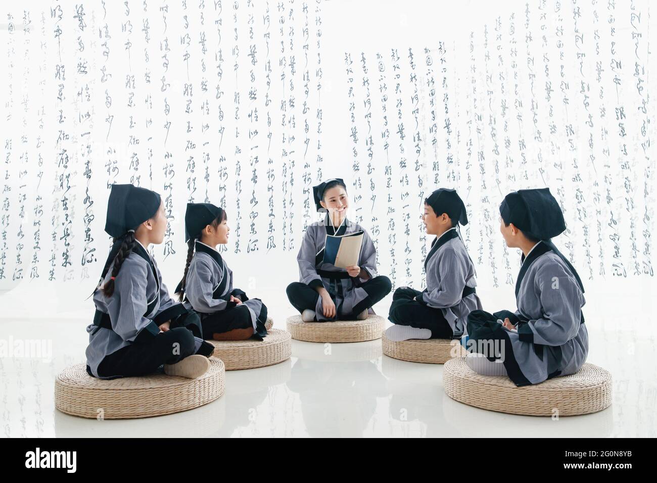 The teacher gave pupils in Chinese culture Stock Photo - Alamy