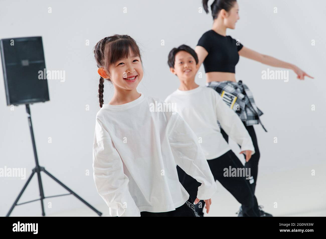 Happy pupils learn how to dance Stock Photo - Alamy