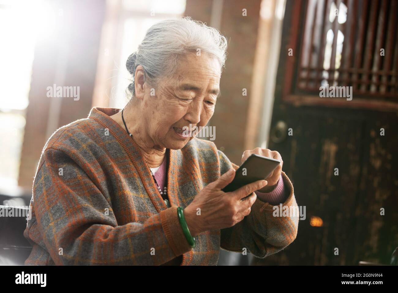 The elderly using a mobile phone video calls Stock Photo - Alamy
