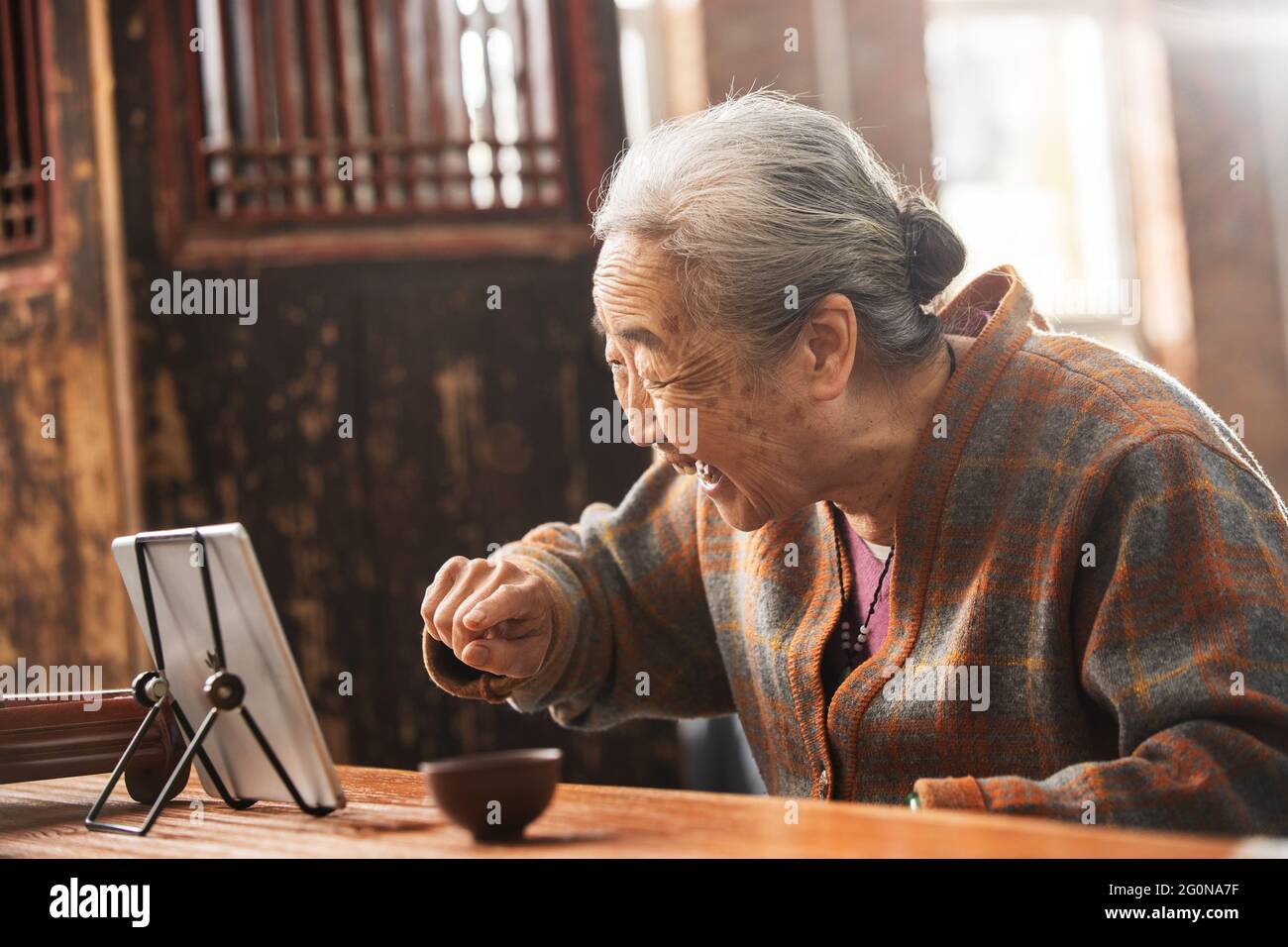 Nursing home video chat hi-res stock photography and images - Alamy