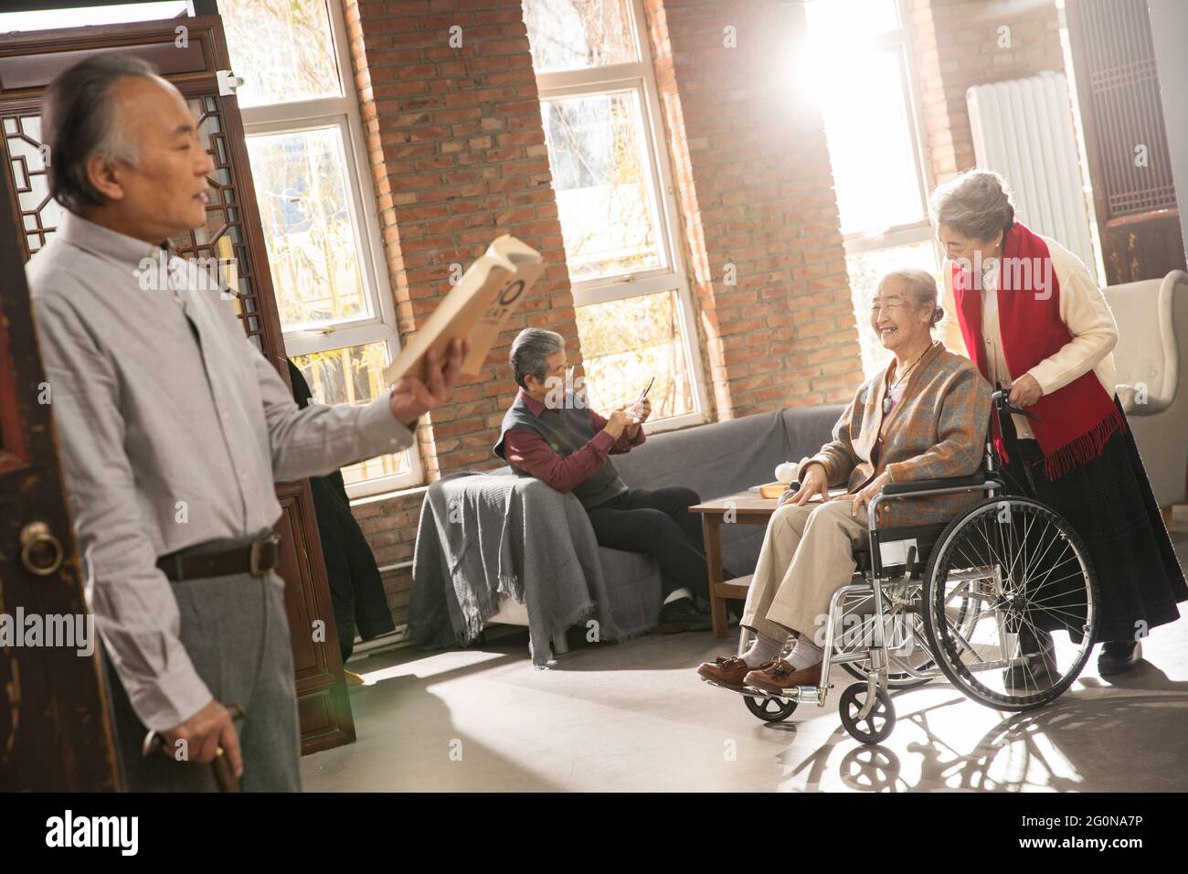 Old people chat hi-res stock photography and images - Alamy