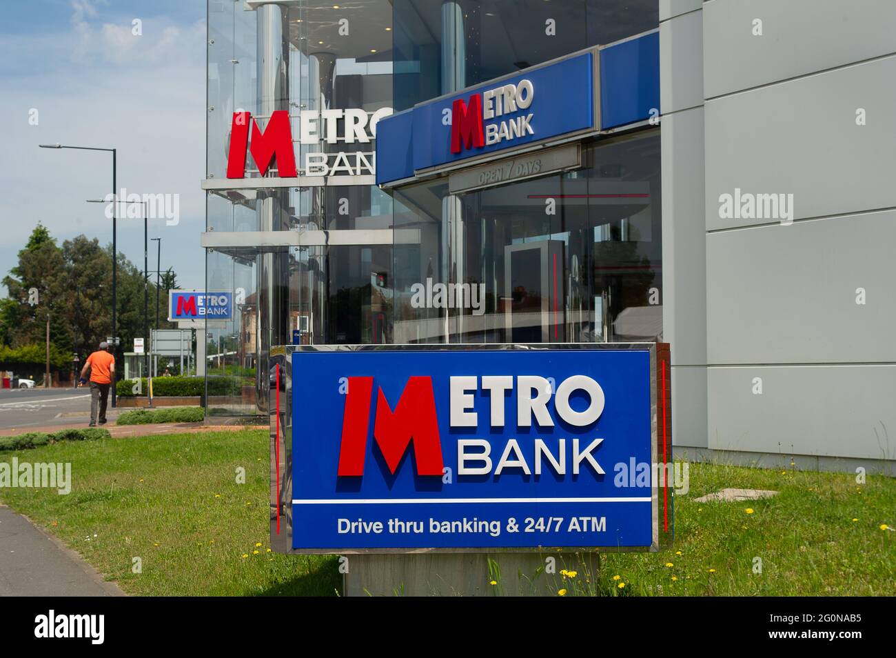 Metro bank drive thru hi-res stock photography and images - Alamy