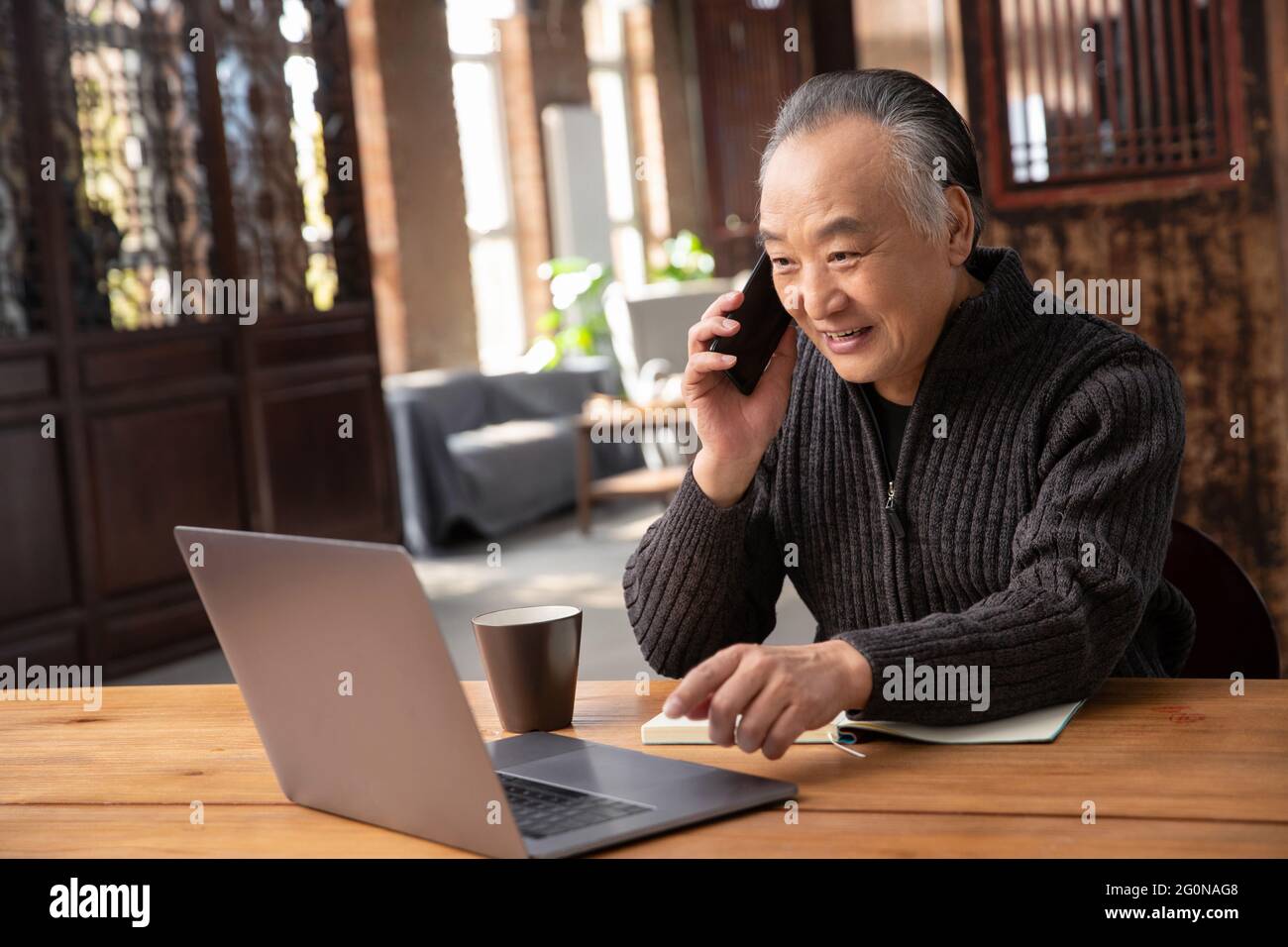 The elderly using a mobile phone call Stock Photo - Alamy