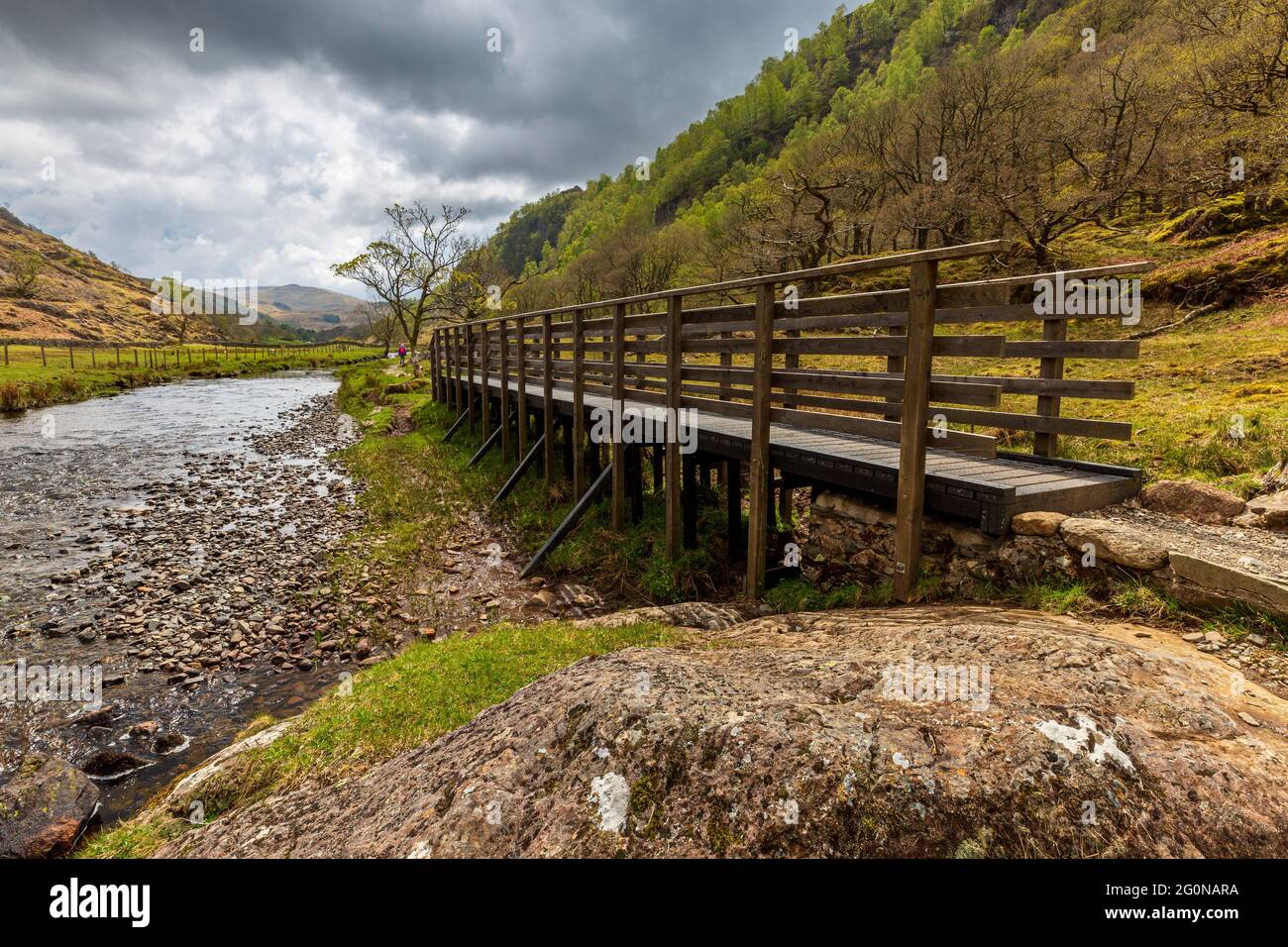 A foot bridge along Watendlath Beck leading to Watendlath Tarn, Lake ...