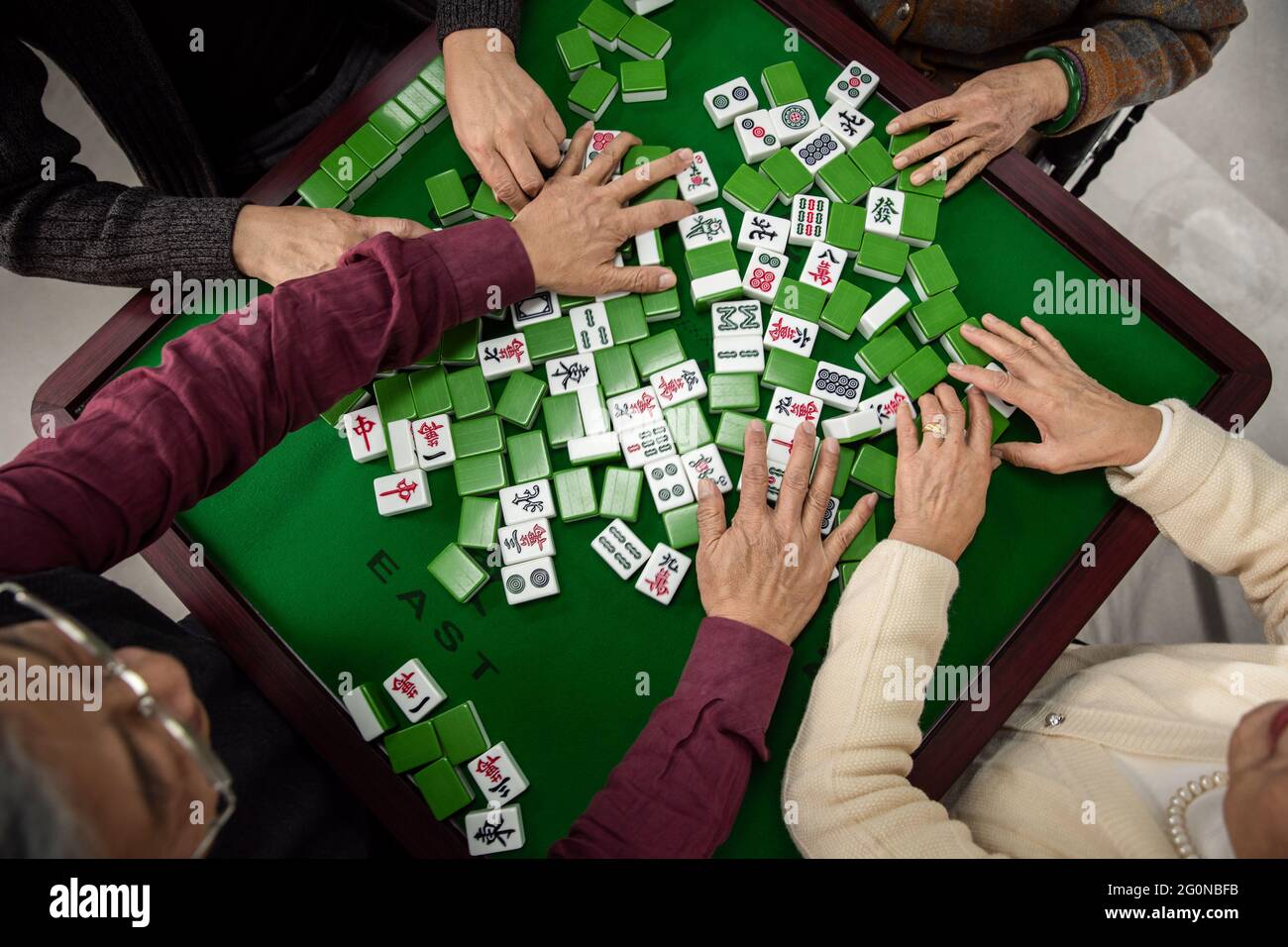 Four women playing mahjong hi-res stock photography and images - Alamy