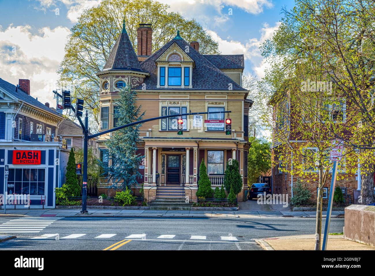 Queen anne colonial architecture hi-res stock photography and images ...