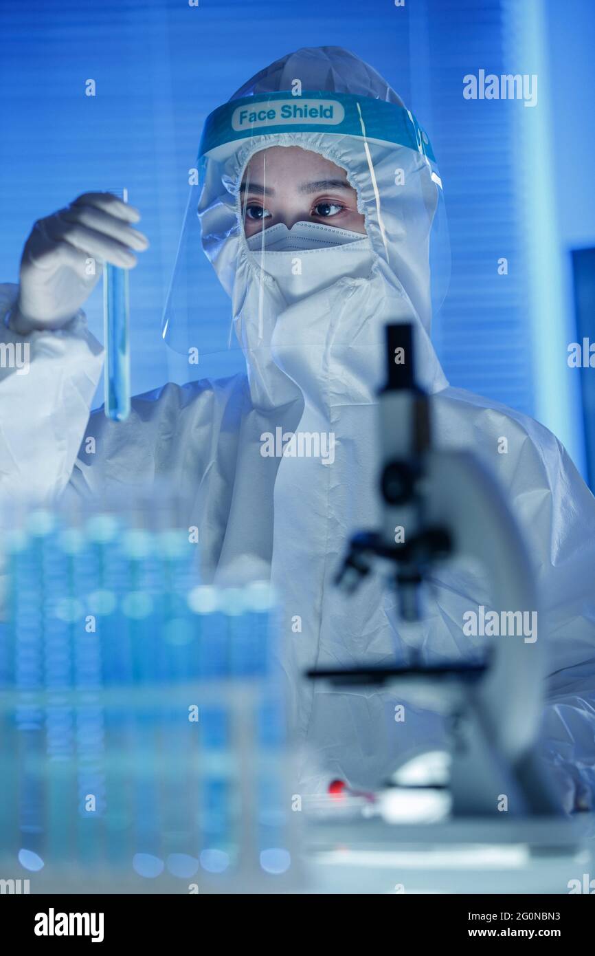 Medical workers do medical experiments Stock Photo - Alamy