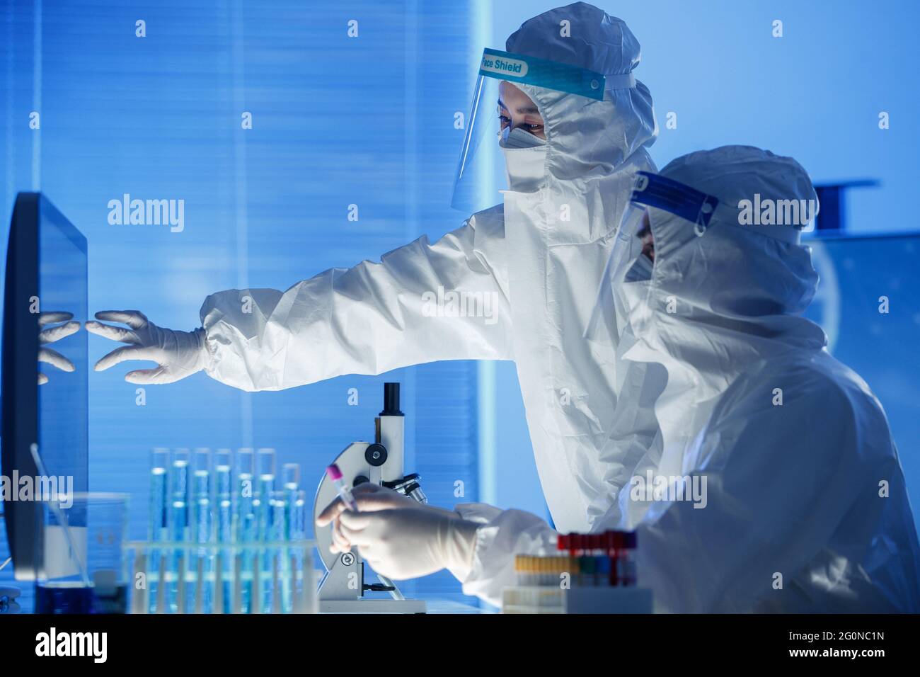 Medical workers do medical experiments Stock Photo - Alamy