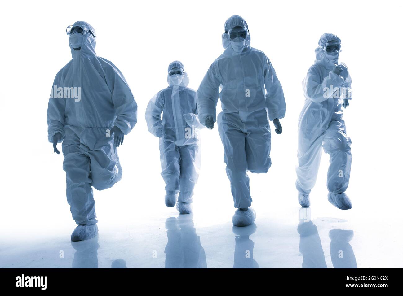 The medical team run to the rescue Stock Photo - Alamy