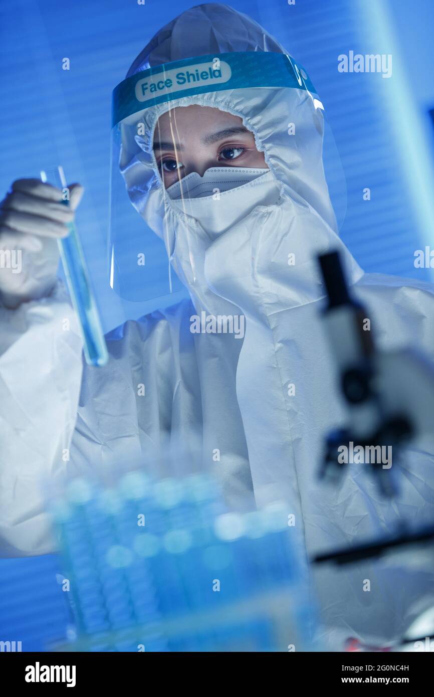 Medical workers do medical experiments Stock Photo - Alamy