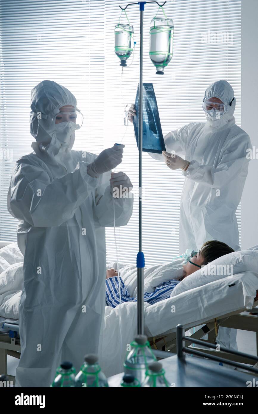 Nurses ward coronavirus hi-res stock photography and images - Alamy