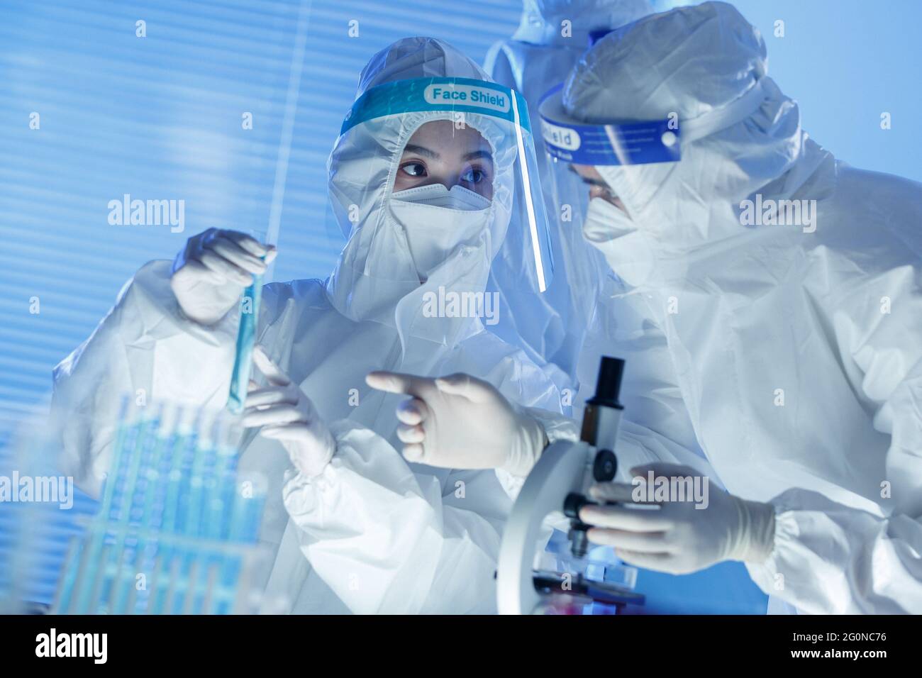 Medical workers do medical experiments Stock Photo - Alamy