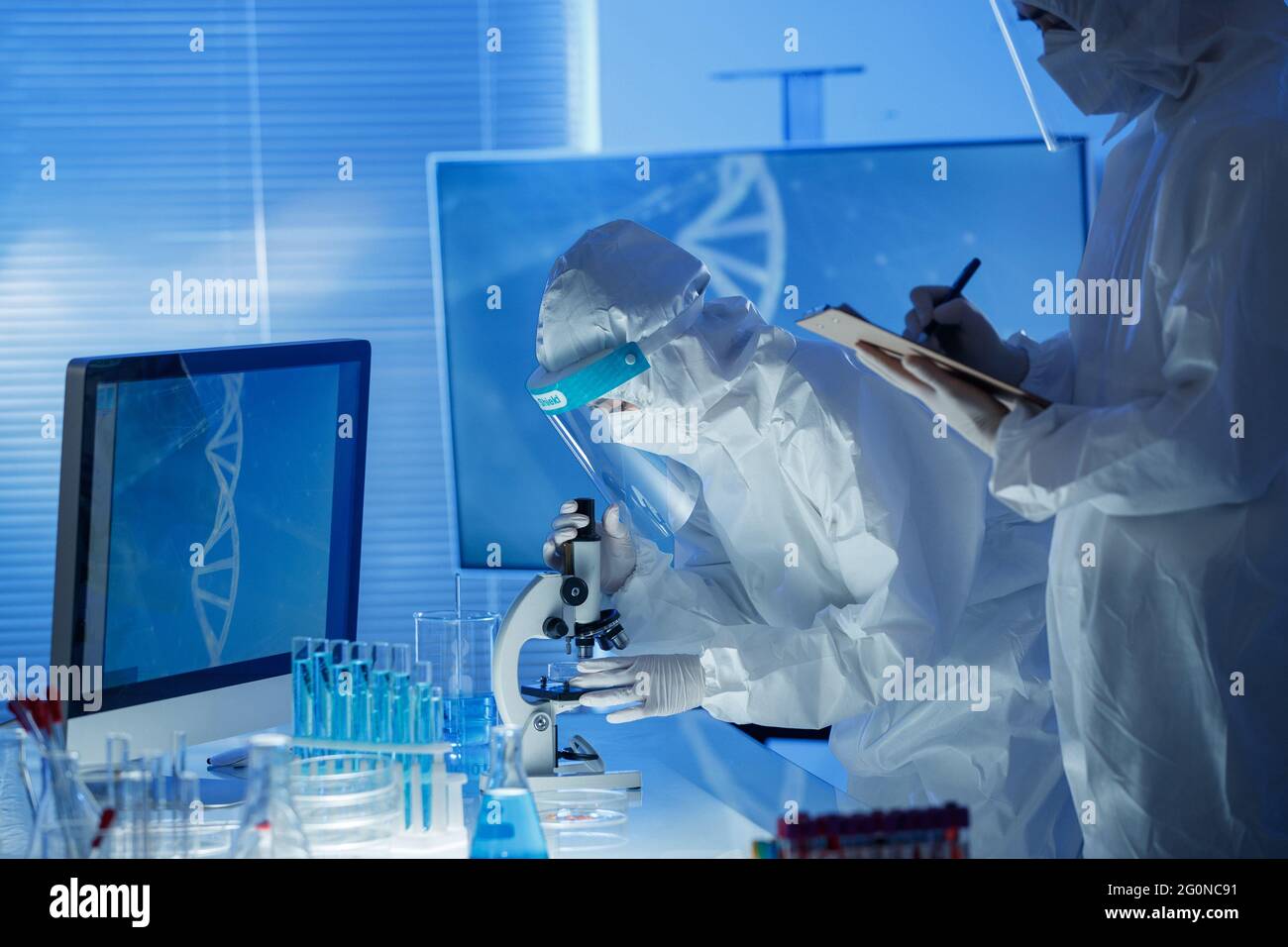 Medical workers do medical experiments Stock Photo - Alamy
