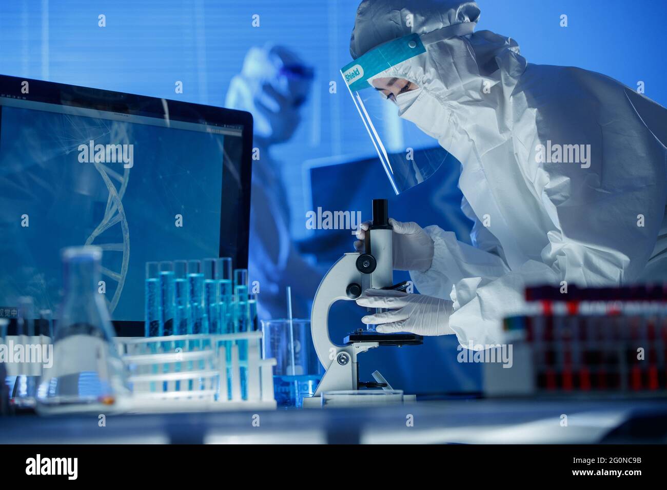 Medical workers do science experiments Stock Photo - Alamy