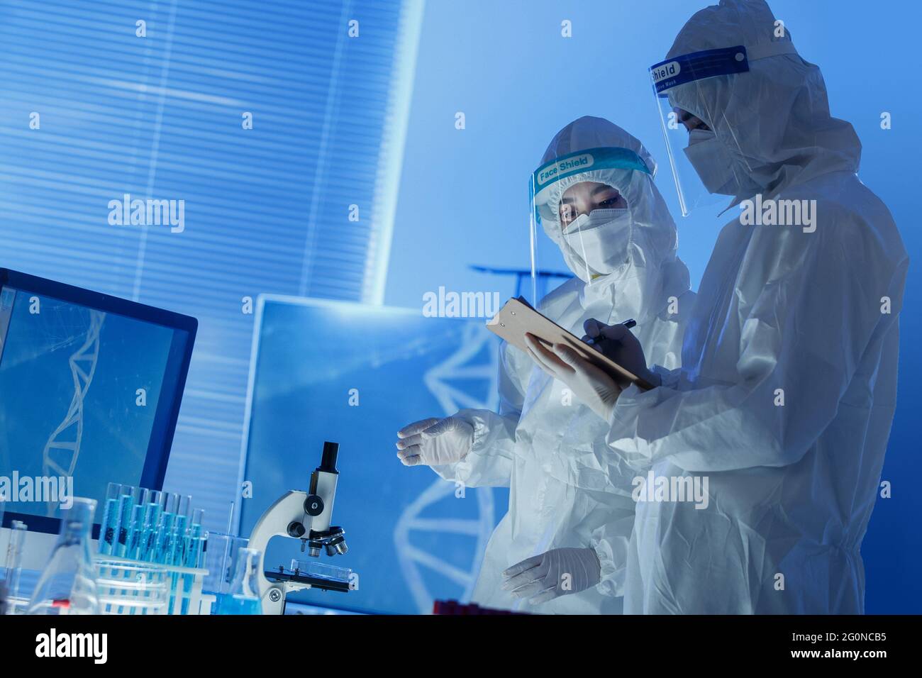 Medical workers do medical experiments Stock Photo - Alamy