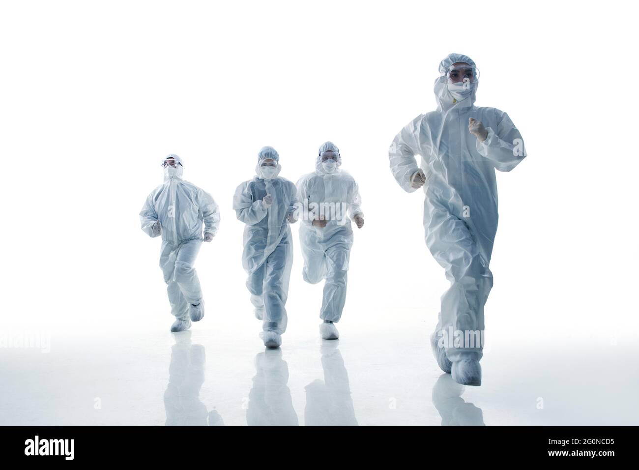 The medical team run to the rescue Stock Photo - Alamy