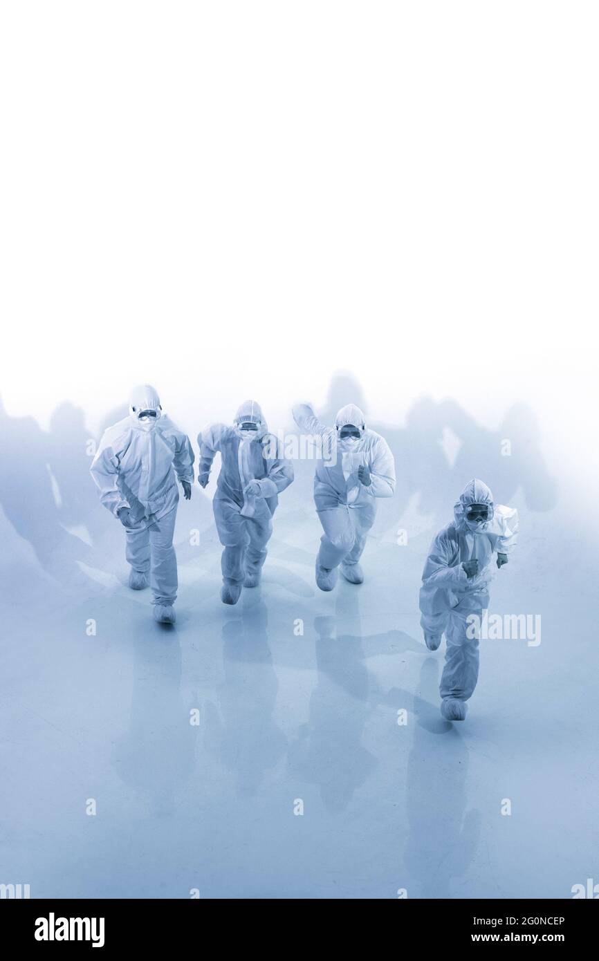 Medical team run rescue hi-res stock photography and images - Alamy
