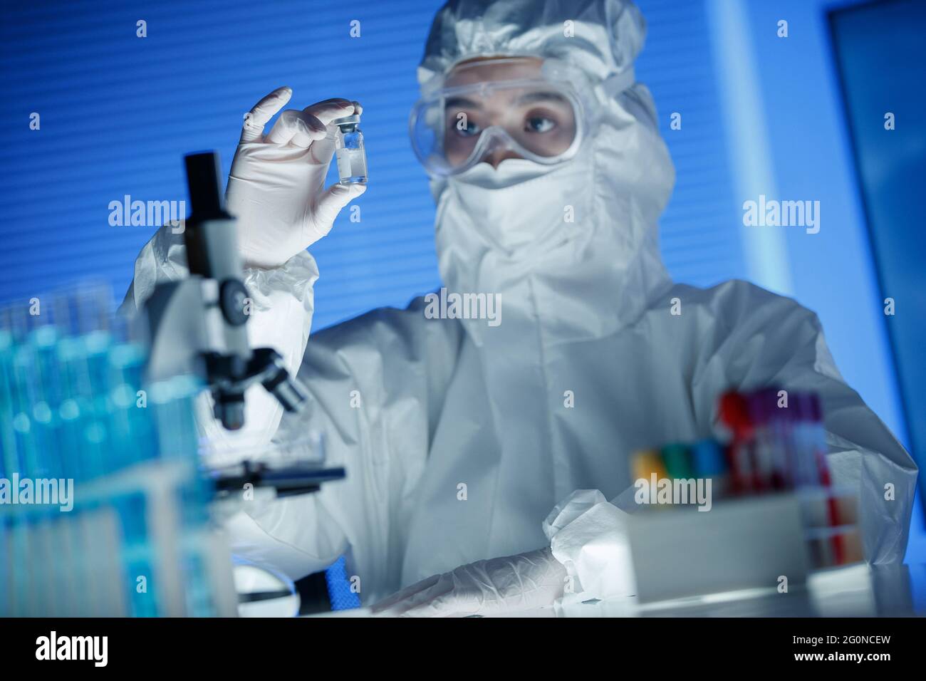 Medical workers do medical experiments Stock Photo - Alamy